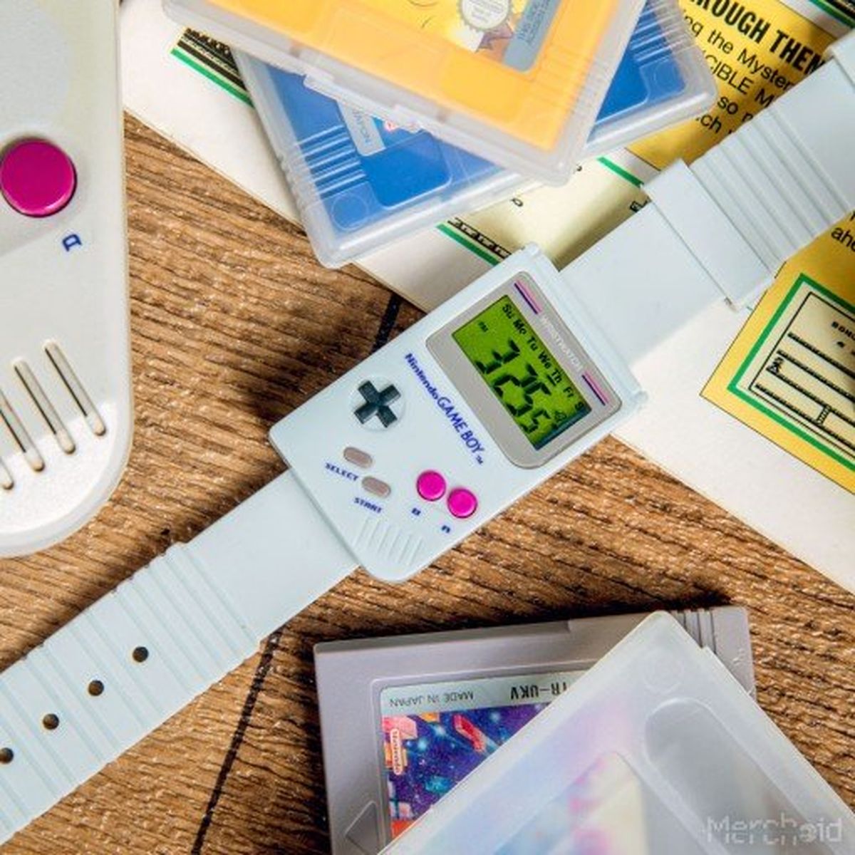 Nintendo Game Boy, Game Boy Color y PlayStation en versión reloj
