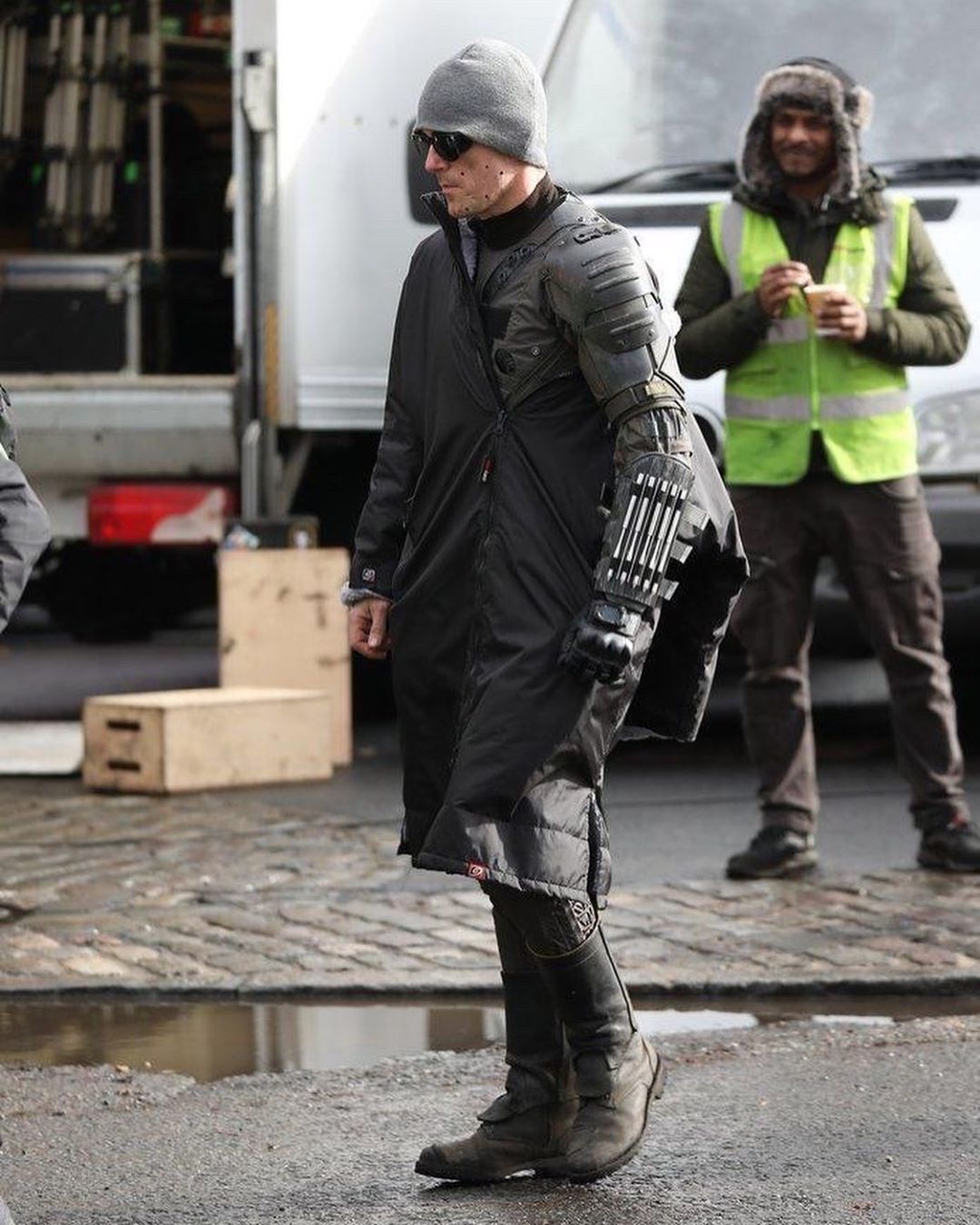 Nuevas fotos del rodaje de The Batman dan más detalles del bat traje