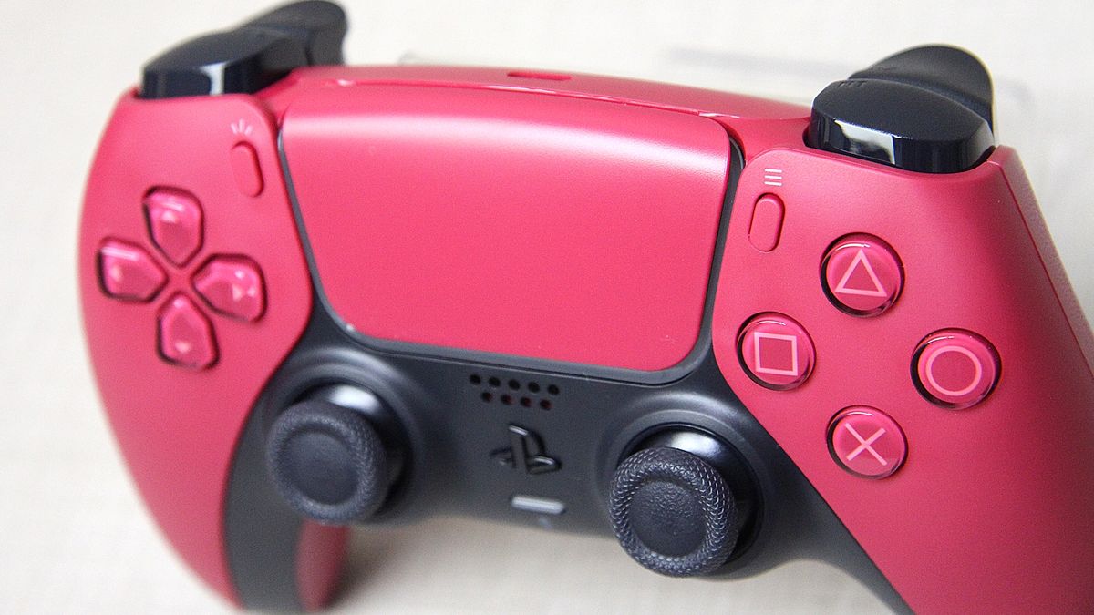 Crean un alucinante DualSense personalizado con motivos de Spider-man