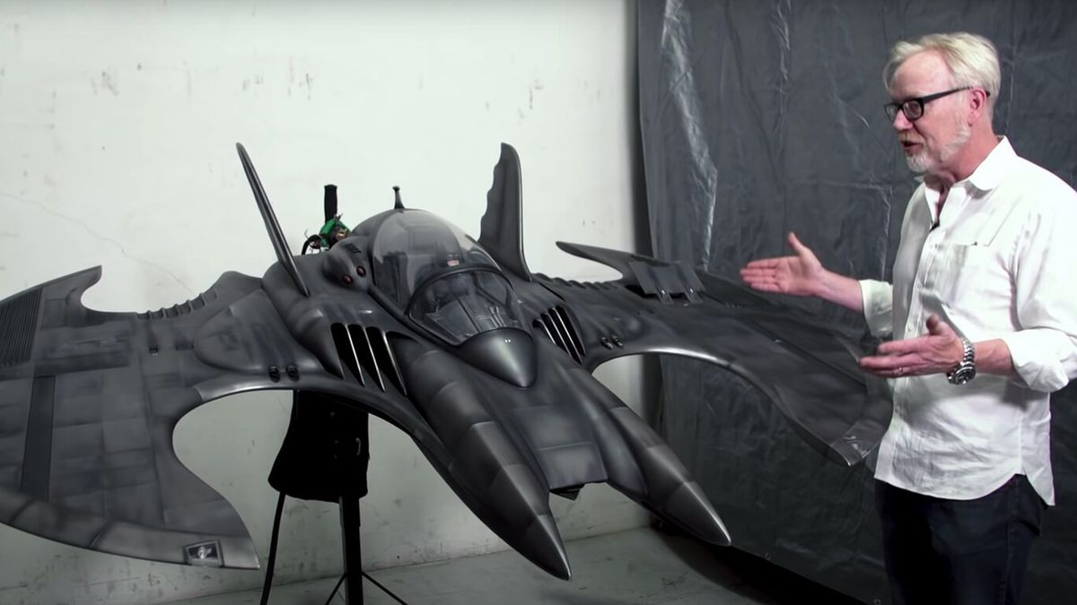 Restauran el Batwing original usado en la película de Batman de Tim ...