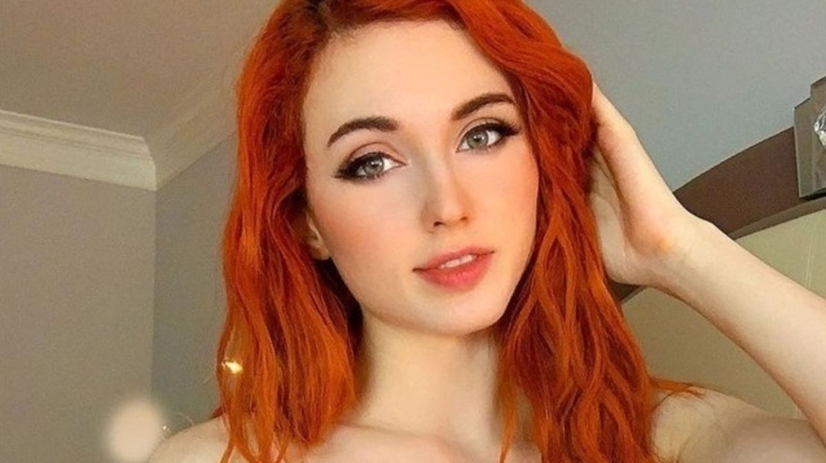 Amouranth habla y bromea sobre su baneo en Twitch e Instagram y sus ...
