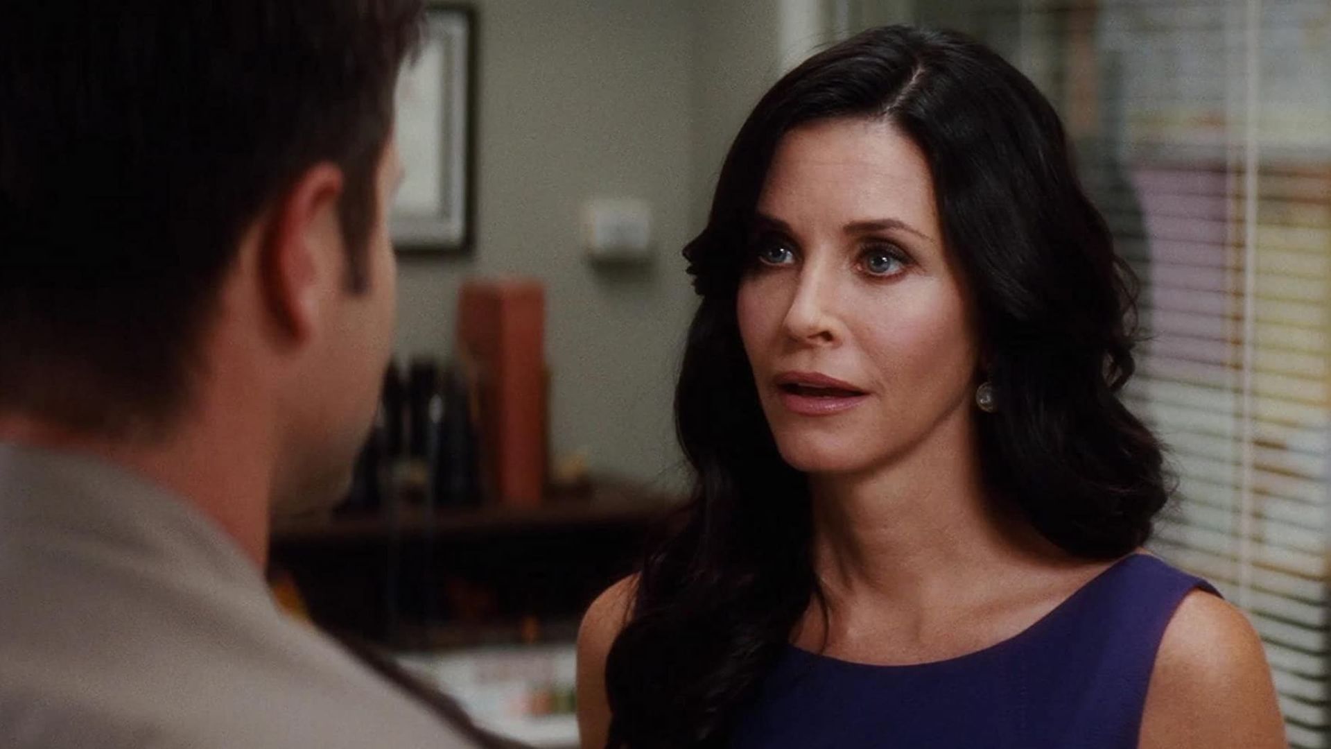 Courteney Cox deja atrás a Gale Weathers por Halloween y se convierte en Ghostface, de Scream