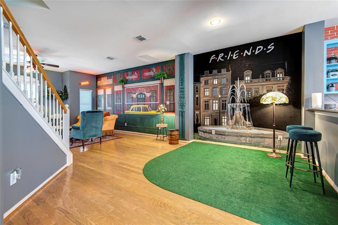 La casa temática de Friends soñada por todo fan está a la venta en Texas