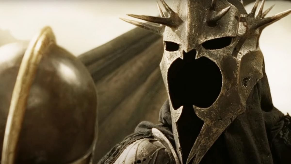 Siente el poder del Rey Brujo con el impresionante casco a tamaño real ...