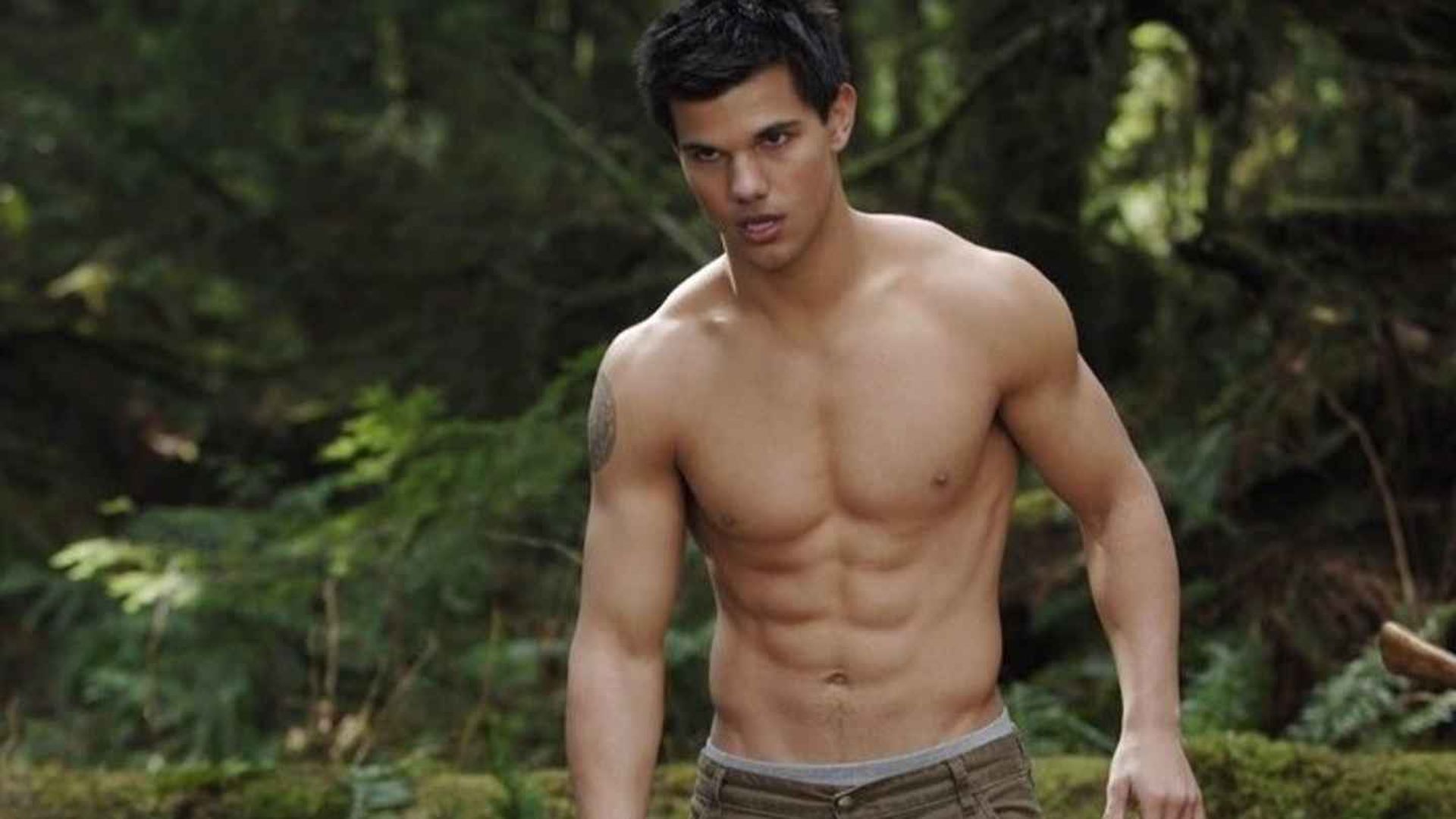 Taylor Lautner ha estado una década sin casi salir de casa por culpa ...