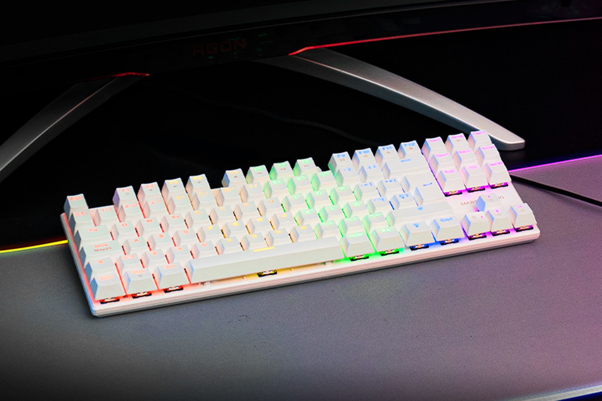Si en todo tu setup predomina el blanco estos son los teclados gaming ...