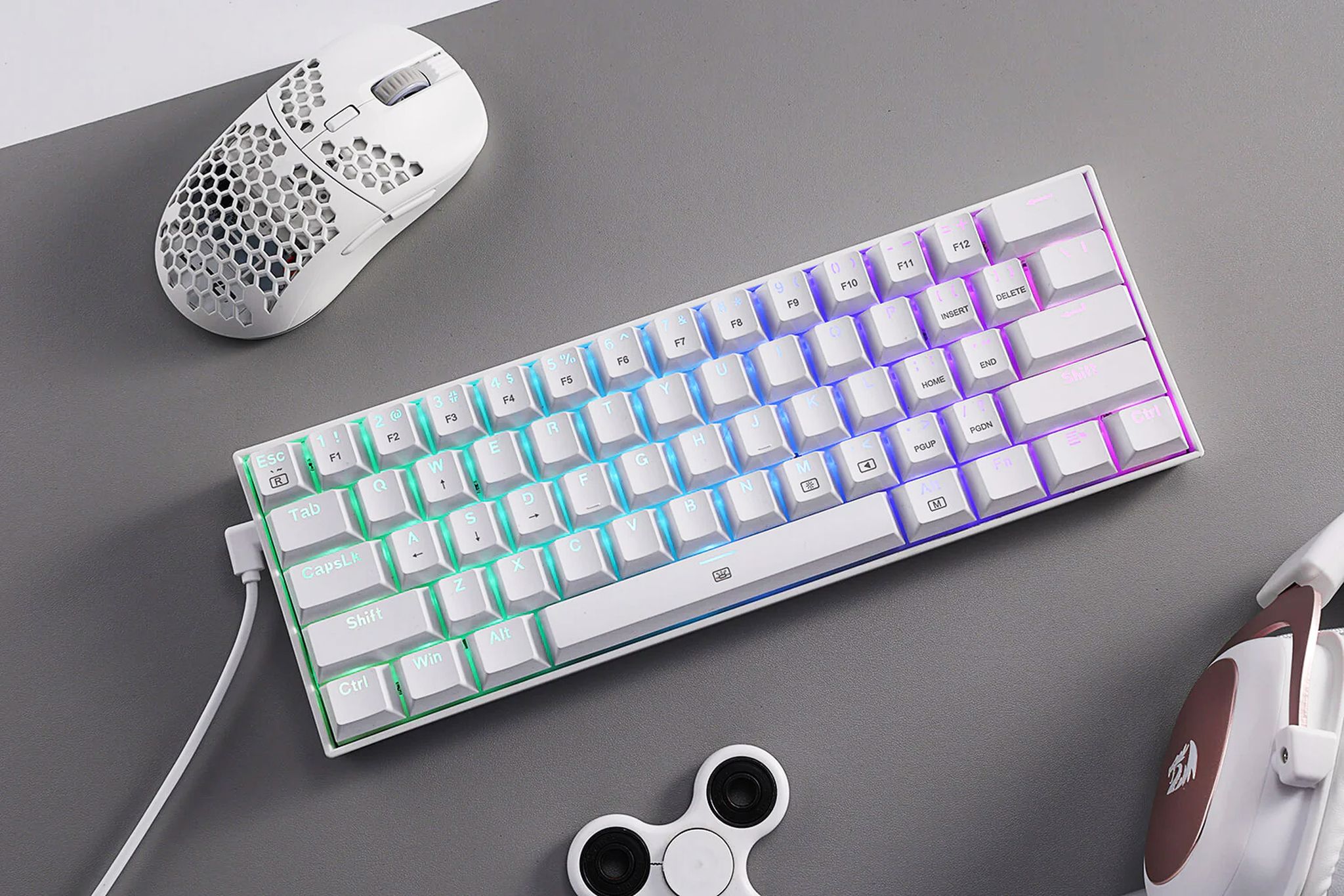 Si en todo tu setup predomina el blanco estos son los teclados gaming ...