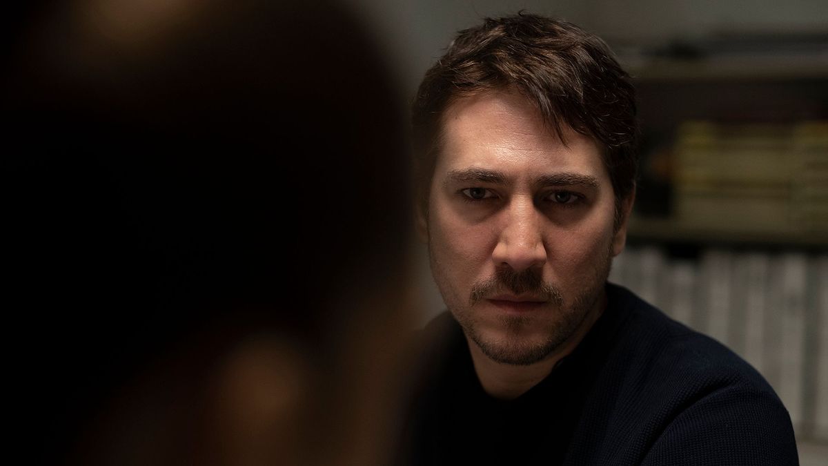 Crítica de Upon Entry, la pesadilla kafkiana de los aeropuertos ...