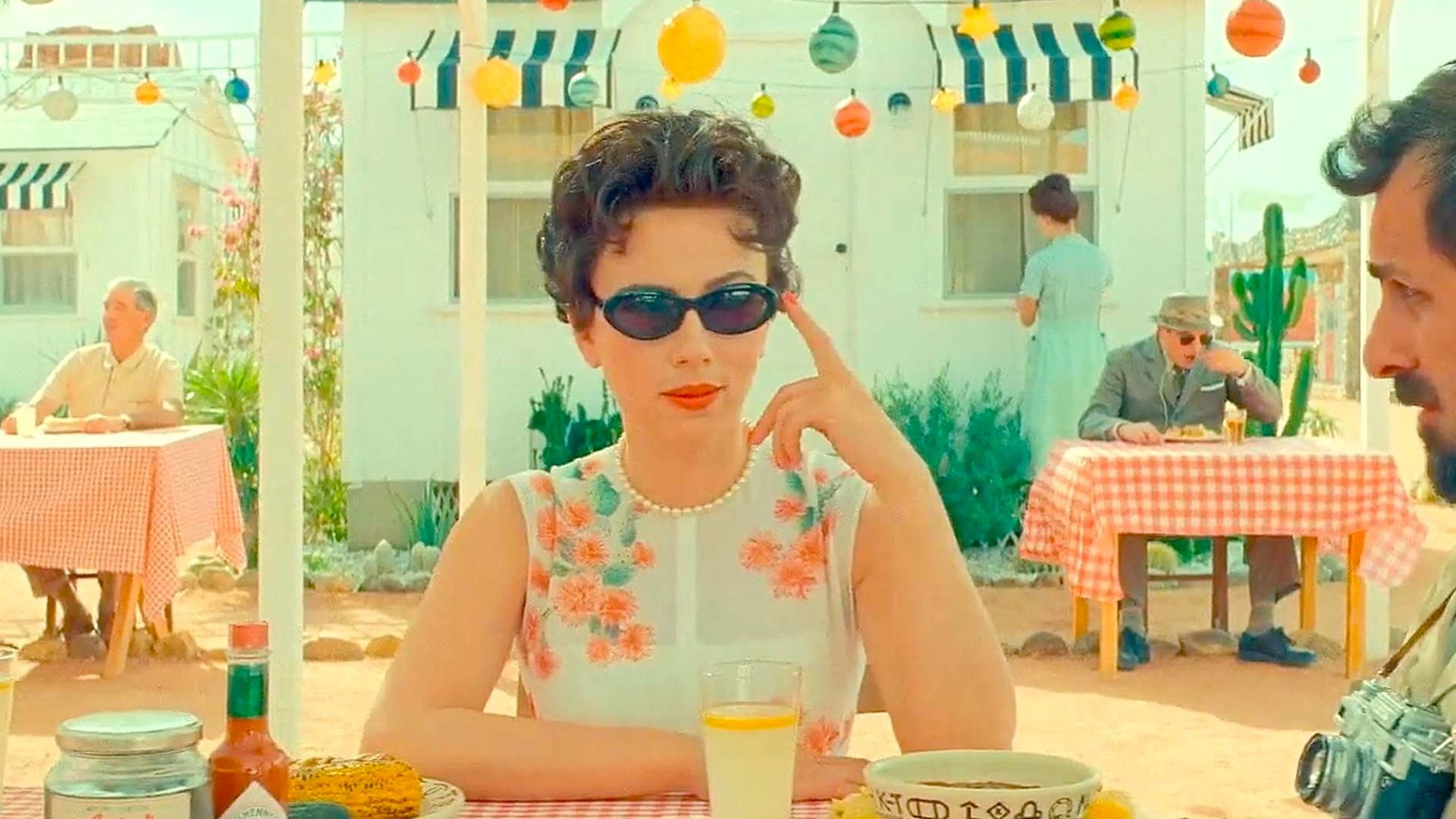 Crítica de Asteroid City: la nueva propuesta de Wes Anderson repleta de estrellas, se estrella