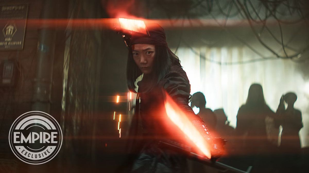 Una nueva imagen de Rebel Moon muestra la versión de los sables de luz ...