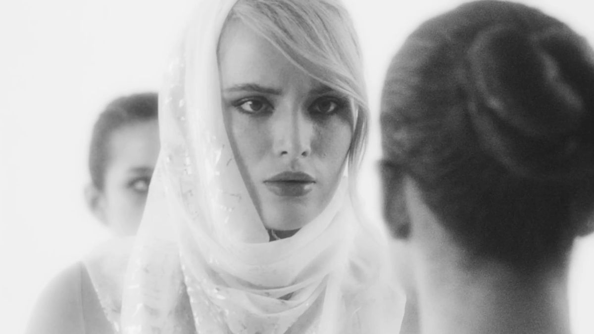 Tráiler de Divinity, el extraño thriller de ciencia ficción que dirige ...