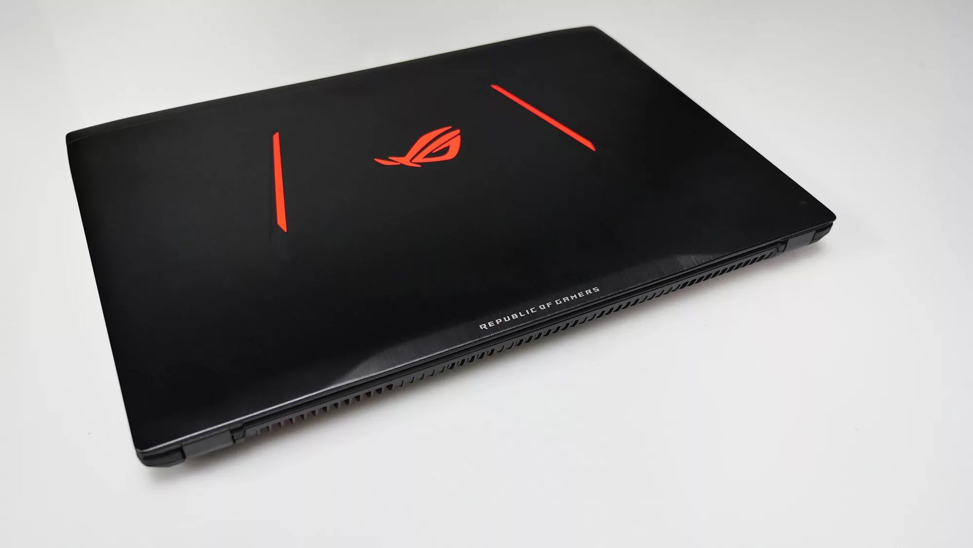 ASUS Republic of Gamers presenta sus nuevos portátiles y equipos gaming: ROG Phone 8 y el ...