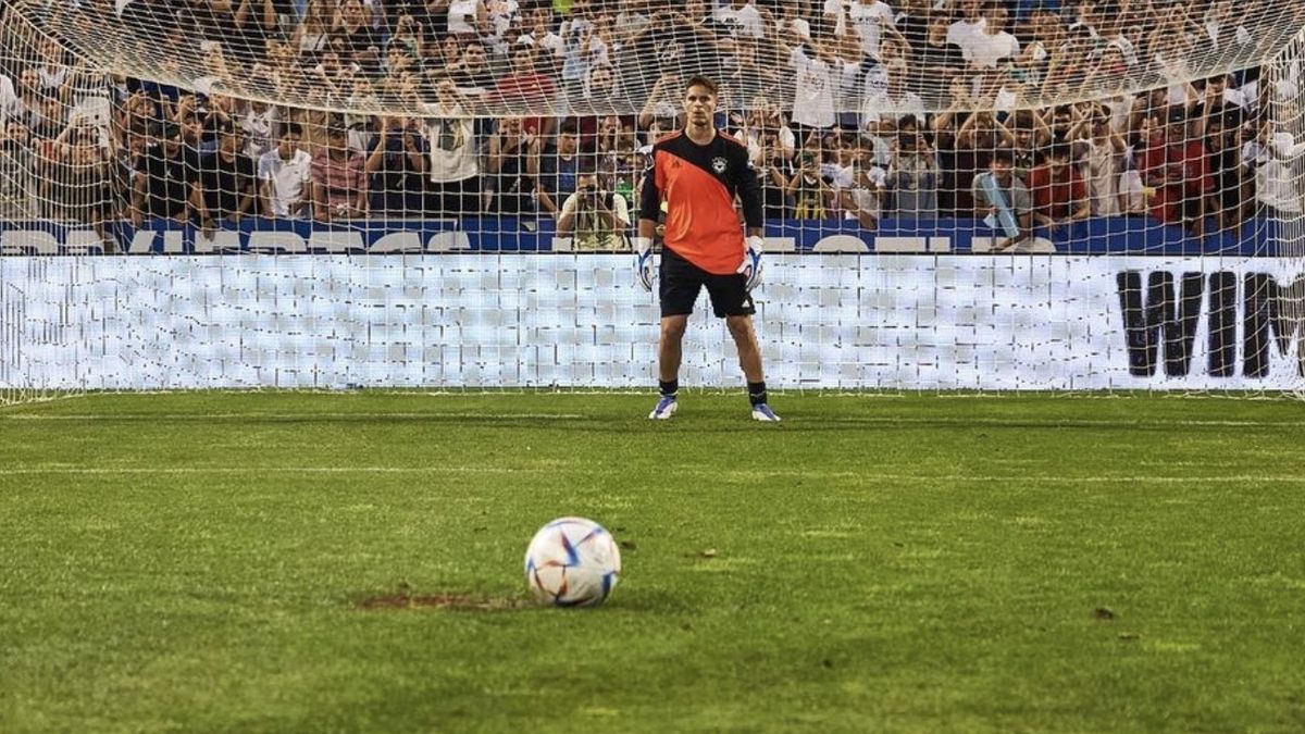 La viral reacción de Cacho y su hijo al abrir un sobre TOTY de EA ...