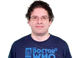 It: Bienvenidos a Derry ya tiene tráiler oficial, con el regreso de Bill Skarsgård como Pennywise