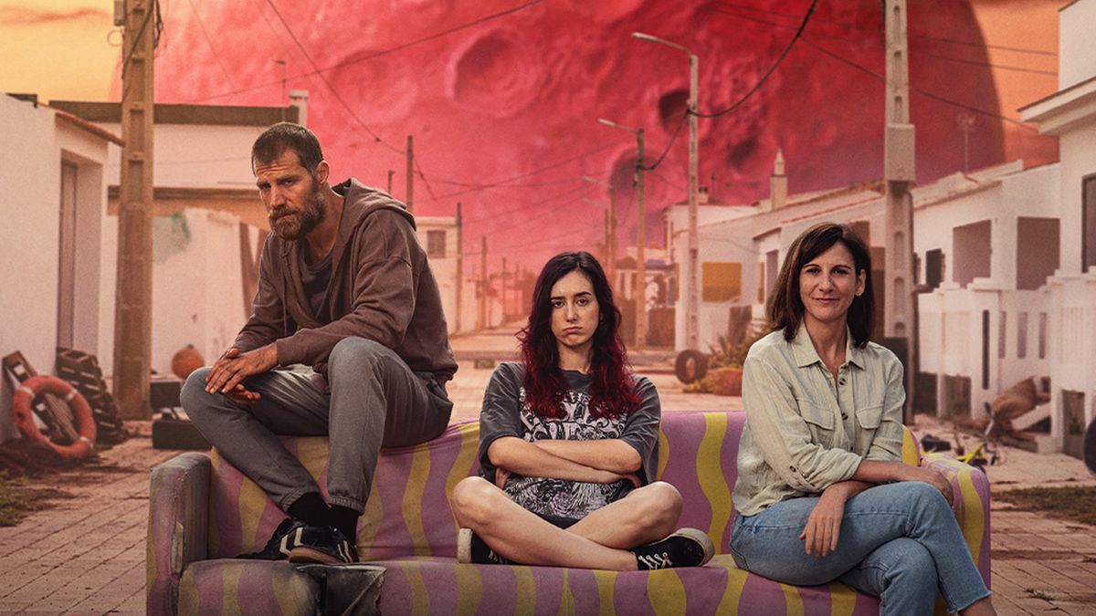 En fin, la disparatada comedia apocalíptica de David Sainz, lanza su teaser y prepara su llegada ...