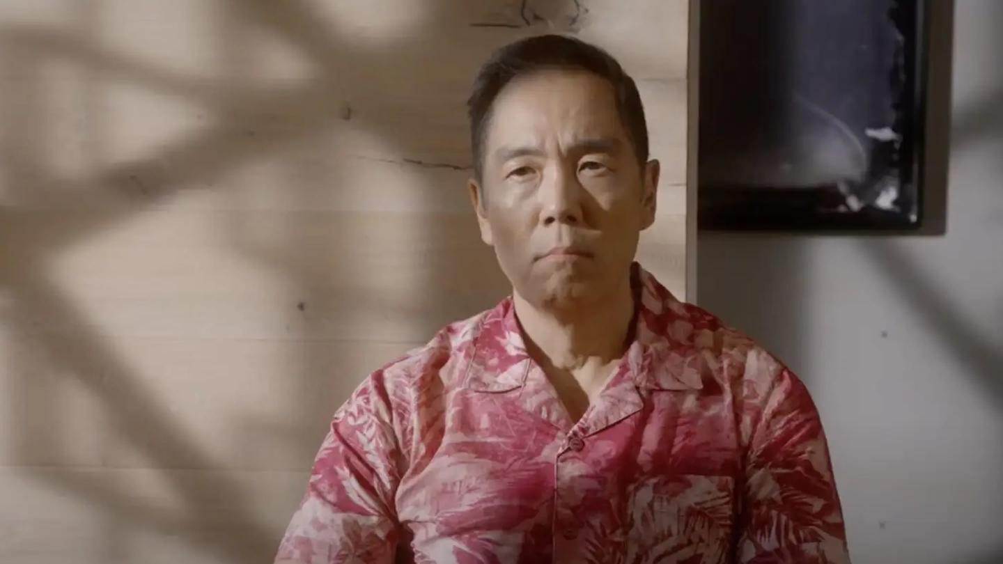 Daniel LaRusso recibe una deshonrosa lección de kárate en este clip de Cobra Kai 5 | Hobbyconsolas